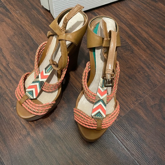 Aldo | Shoes | Aldo Platform Wedge Sandals Pink Cream With Green Accent ...